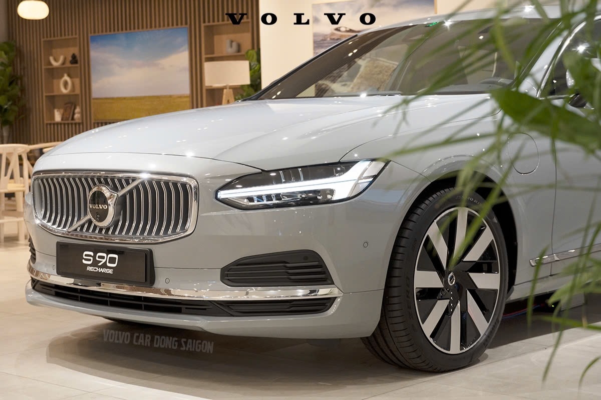 Giá xe Volvo S90 2025 : Sedan hạng sang có đáng mua